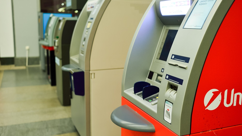 Bankomaty 2024 » Přehled, minimální výběr, možnost výběru bankovek
